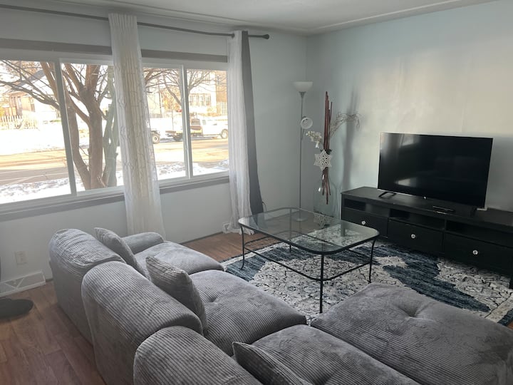 Relaxing 2br/1ba Minneapolis Stay | Great Location - Minneapolis