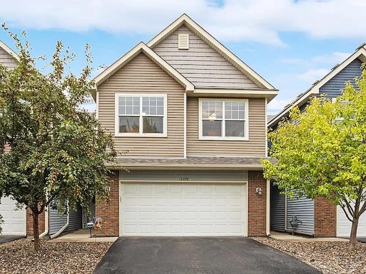 Cozy Casa Luna Townhome In Burnsville Minnesota - Bloomington, MN