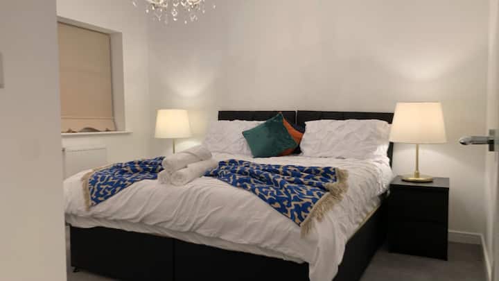 3 Bed House Near Lakeside-direct Link To London - Dartford