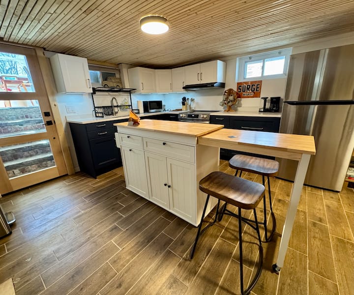 Providence East Side: Gorgeous Garden Apartment - Providence, RI