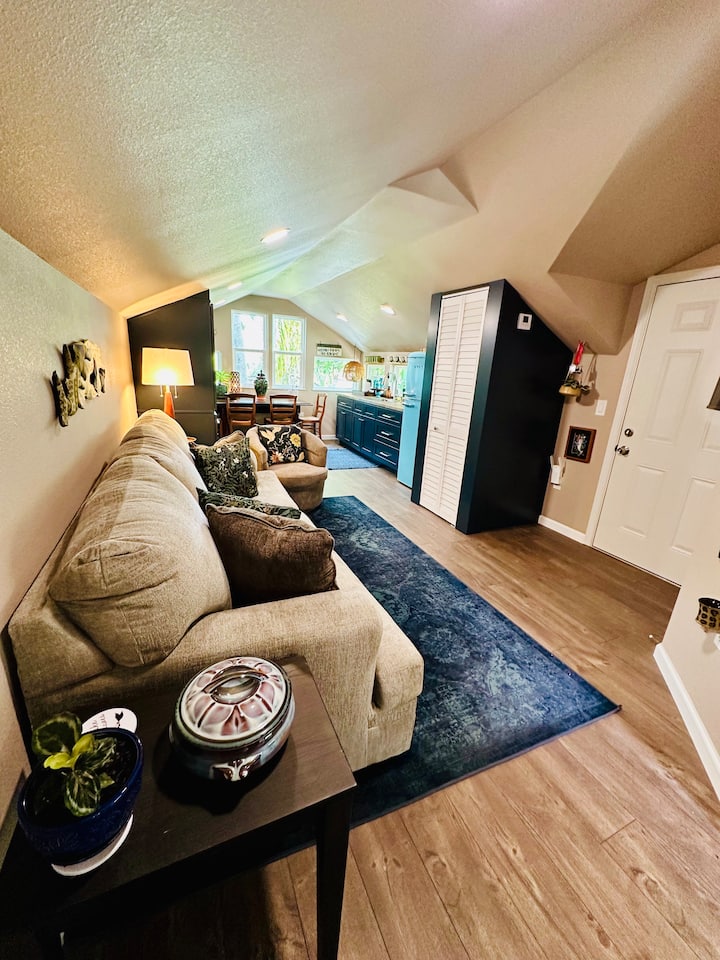 Remy’s Riverfront Retreat - Tampa, FL