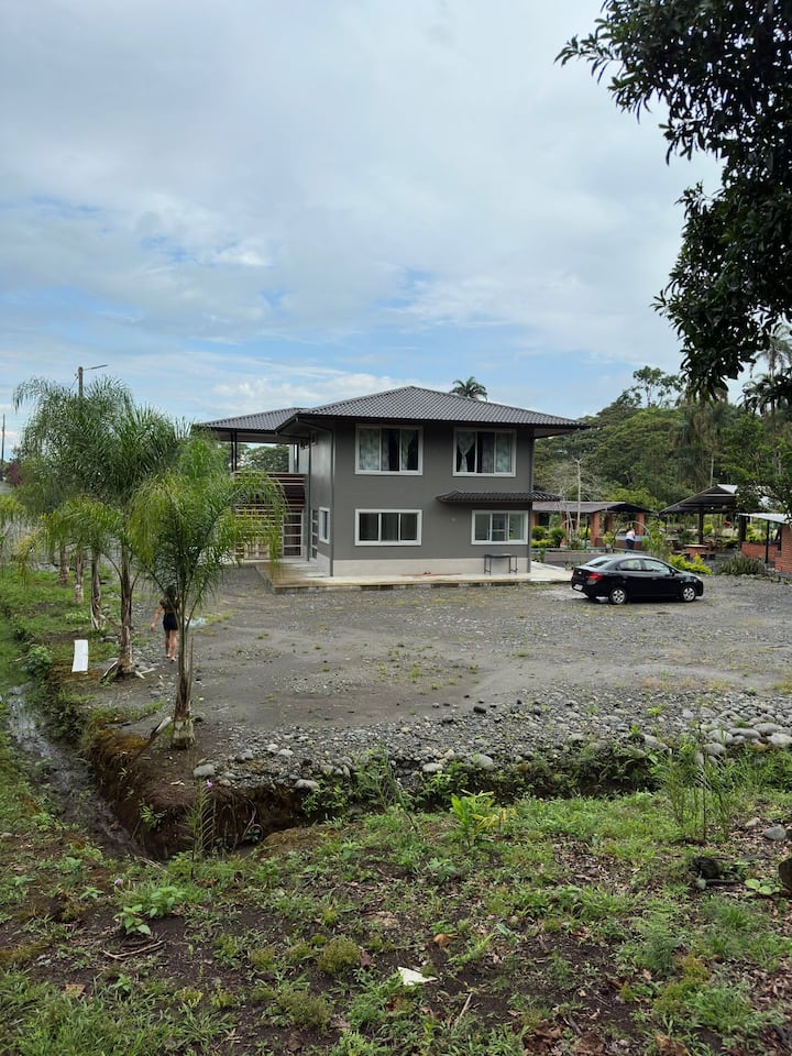 Hermosa Finca De Tres Hectáreas 
Con Alberca - Morona-Santiago