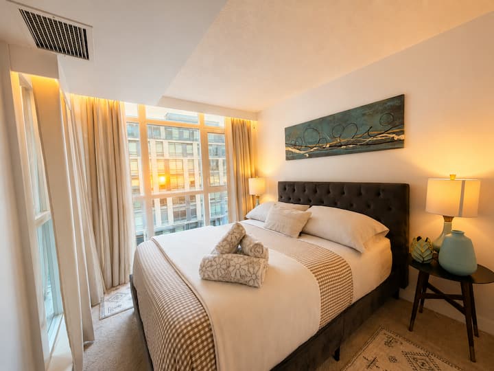 Skyline View | 2 Master Suites| Heart Of Cityplace - Toronto