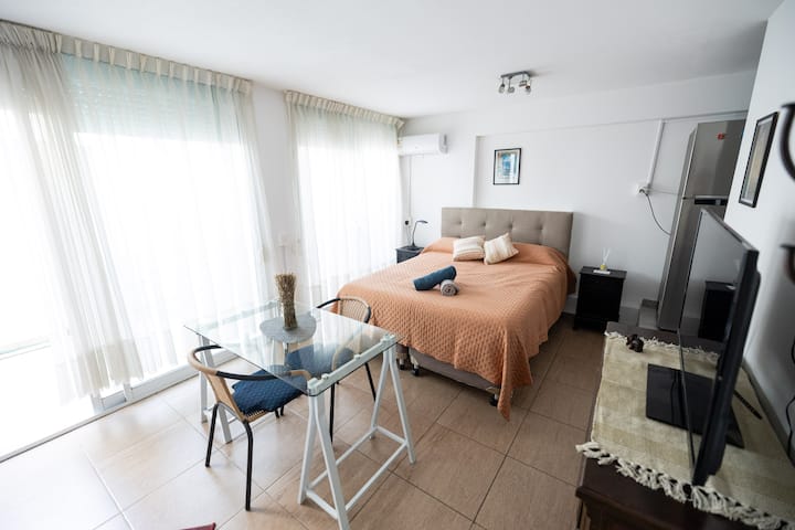 Fantástico Estudio Con Patio - Montevideo