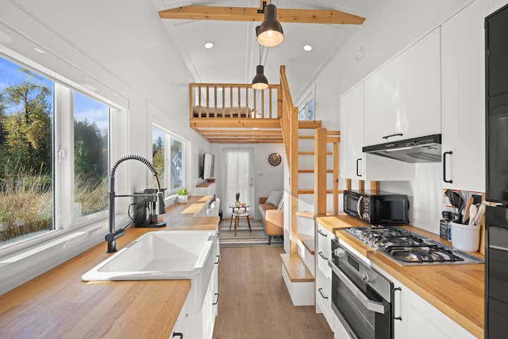 Salmon River Tiny Home - Canada