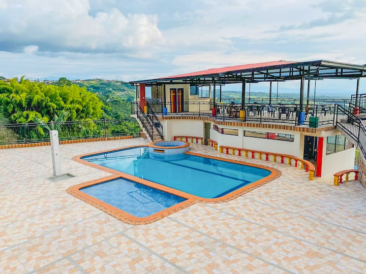 Finca Con Salón Piscina Jacuzzi Y Vista Panorámica - Dosquebradas