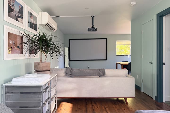 Modern Midtown Studio | Private Garden And Parking - Reno, NV
