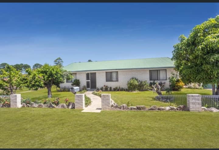 Acreage Style Home Where You Can Enjoy Your Stay - Caboolture