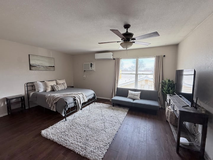 The Nineteenth – Loft A. +Washer/dryer Included - Abilene, TX
