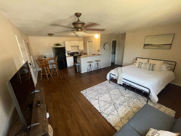 The Nineteenth – Loft A. +Washer/dryer Included - Abilene, TX