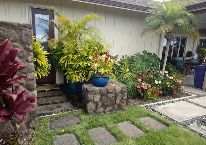 Kai Lani House -Mtn View, Ocean Across The Road - Punalu'u Beach Park