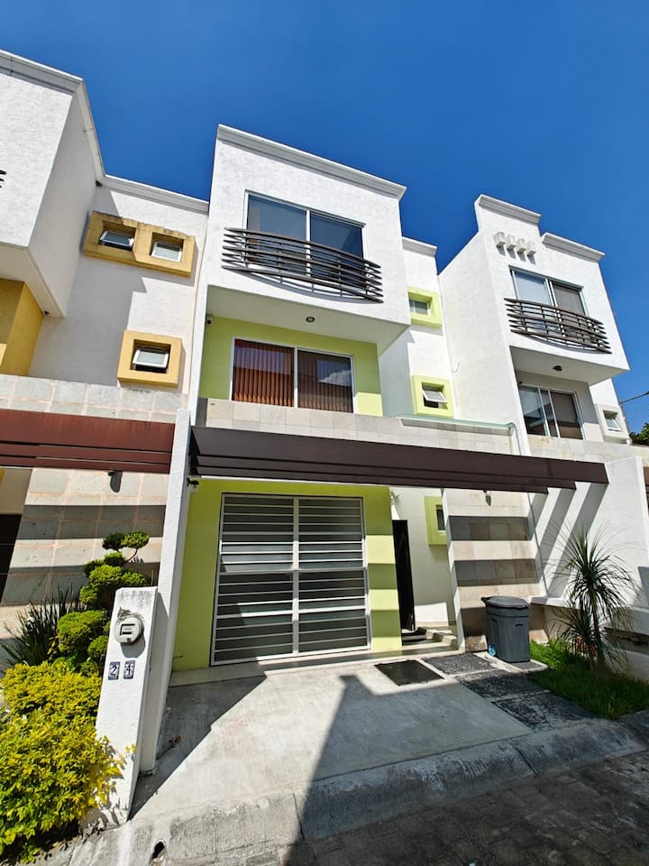 Casa Acacias/condominio Privado En Zona Comercial - Morelia