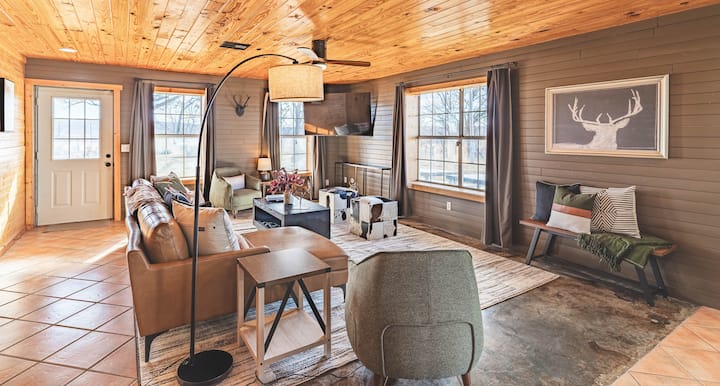 3 Bedroom Cozy Escape W/land, Hot Tub, & Fire-pit - Copan Lake, OK
