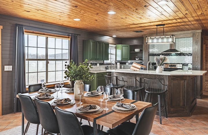 3 Bedroom Cozy Escape W/land, Hot Tub, & Fire-pit - Hulah Lake, OK