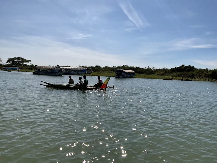 Between Two Worlds - Bahir Dar