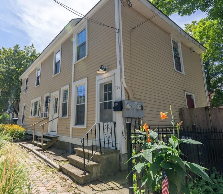 The Quinella> Walk To Downtown & Track! - Saratoga Springs, NY