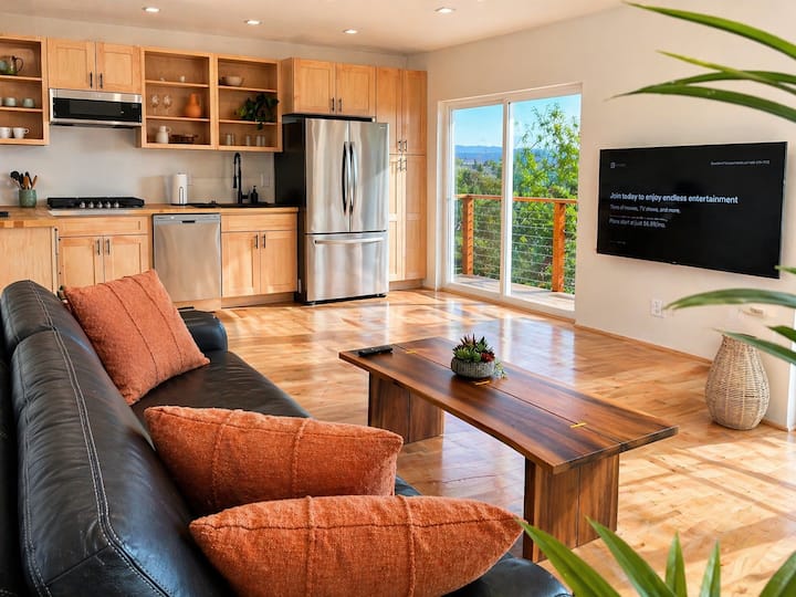 Hilltop Guesthouse W/ View | Woodland Hills - Topanga, CA