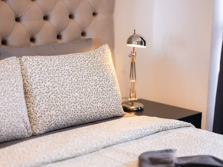 Nice View! New Spire Century Perfect For Couples! - Makati