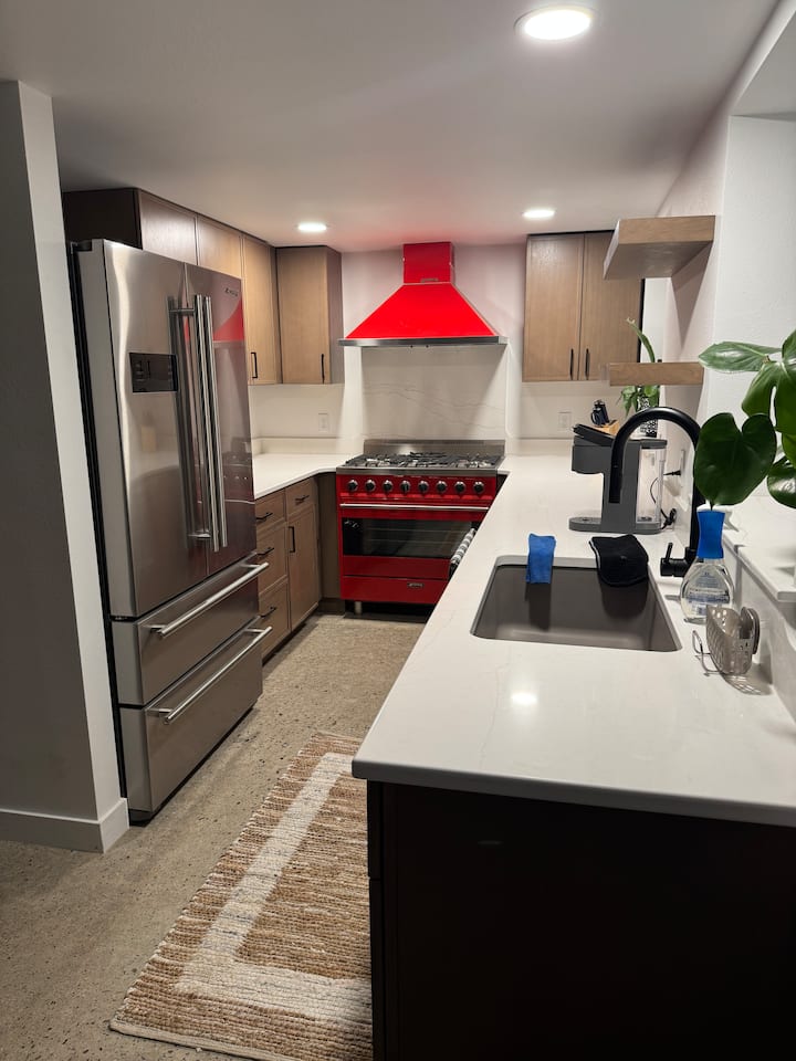 Luxury Apartment | Massaging Couch & Recliner - Billings, MT