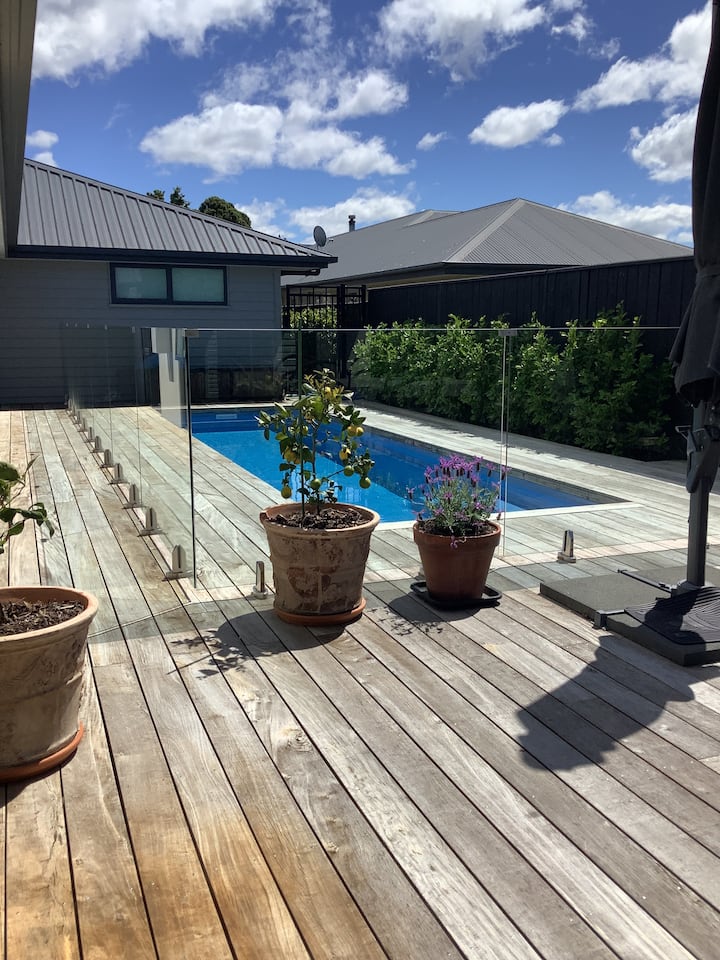 Relax By The Pool! - Motueka