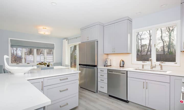 Warm & Bright Sag Harbor Stay - Bridgehampton, NY