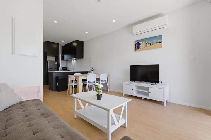 Lake Road Brand New Living 8 - New Zealand