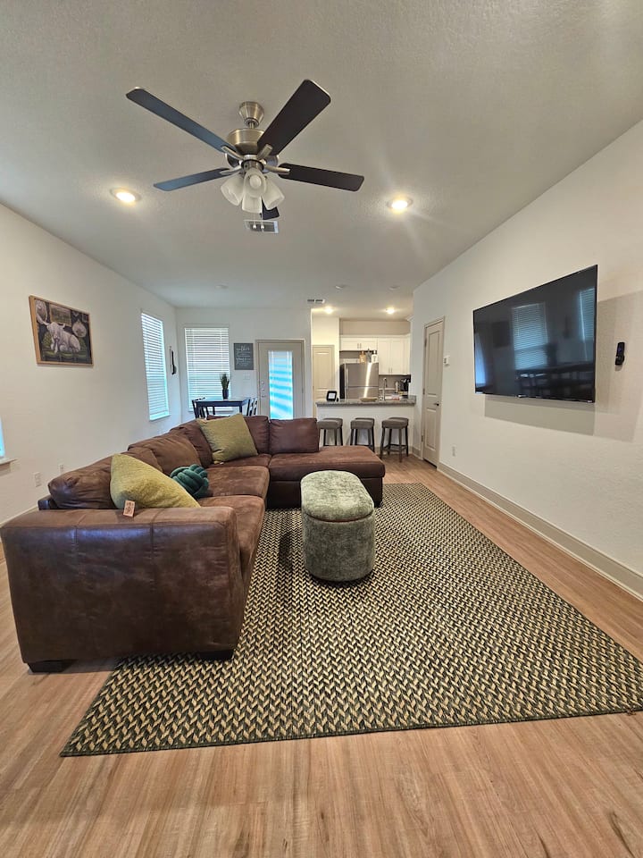 Cozy Duplex With Private Yard - Lackland AFB, TX