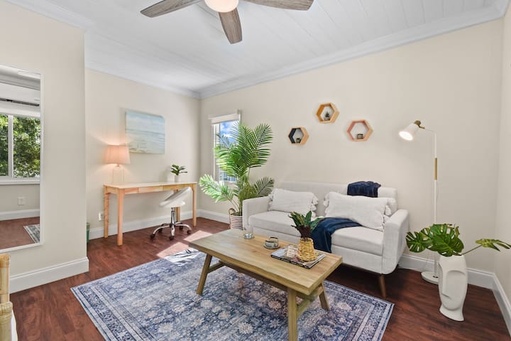 Casa Solara On Mercer – Tropical 2-bedroom Retreat - West Palm Beach, FL