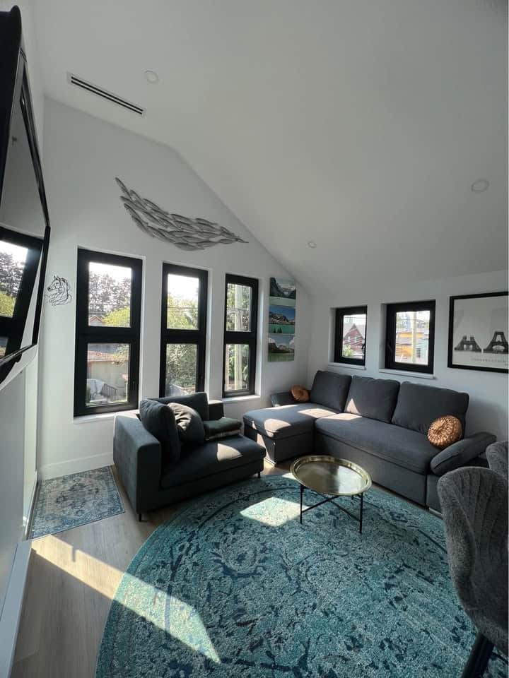 Bright & Modern Coach House Near Downtown - Vancouver