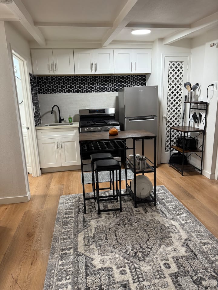 Studio In Azusa (Near Apu) Private Entrance - Azusa, CA