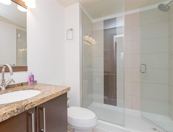 2-bedroom, 2 Bathroom Apartment (Minimum 3 Months) - Langford