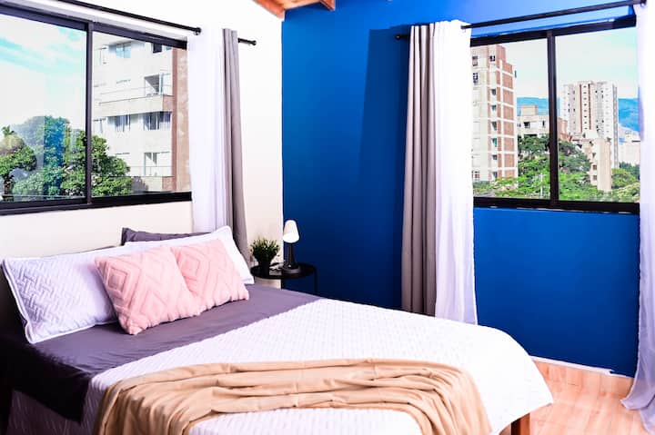 Apartamento Amplio En Laureles·balcón+zona Trabajo - Medellín