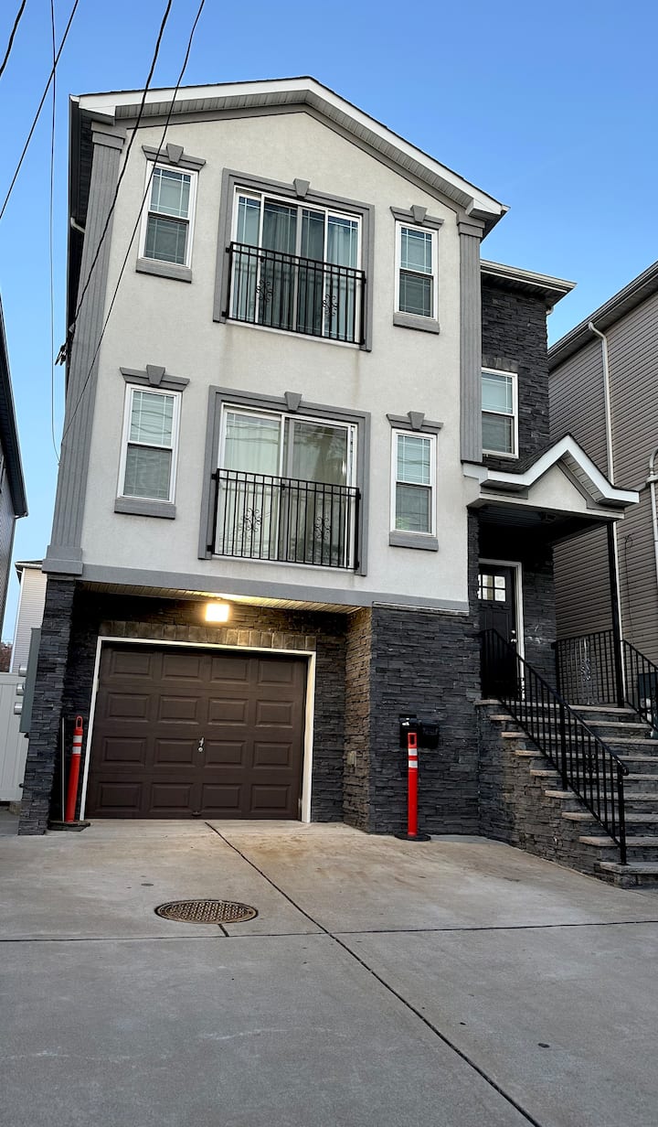 Stylish Apt – 3br, Near Nyc, Ewr & Free Parking - New York