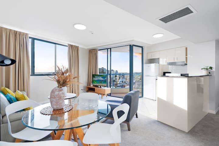 Entire 2x2 Apartment With Balcony & Stunning Views - Windsor, Australia