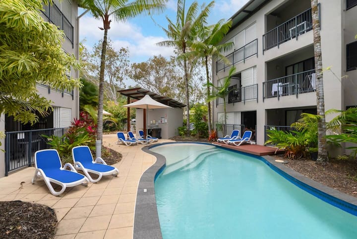 Poolside Dreams - Dual Key Near Beach & Dining - Cairns