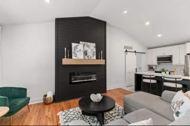 Cozy & Custom: Newly Remodeled Retreat - Hinterland Music Festival