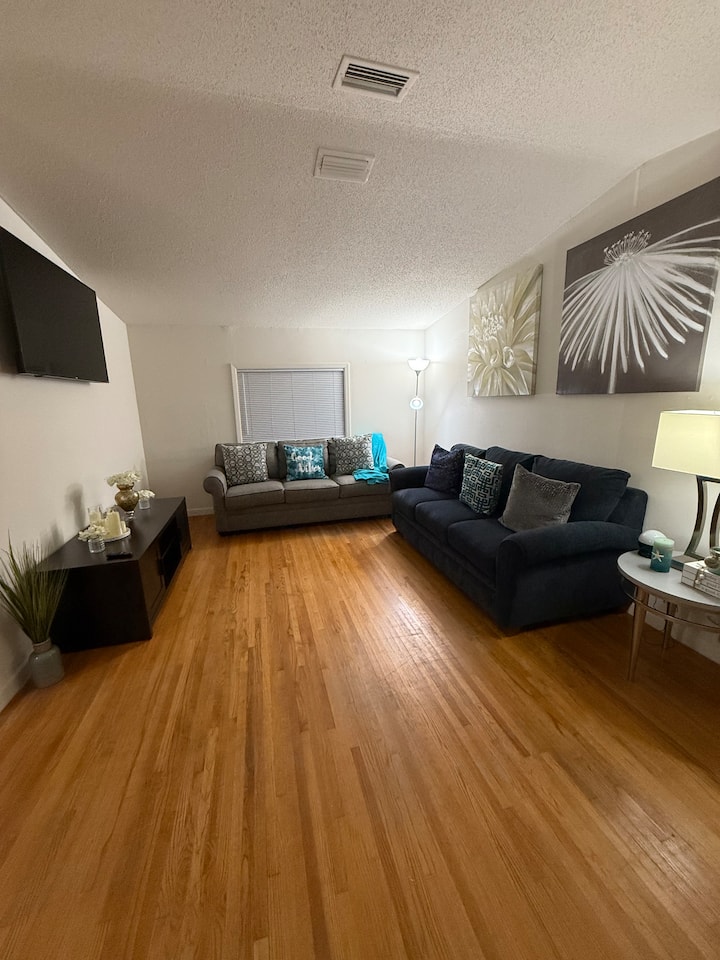 Cozy Quiet Near Downtown Deland- Daytona Beach - DeLand, FL