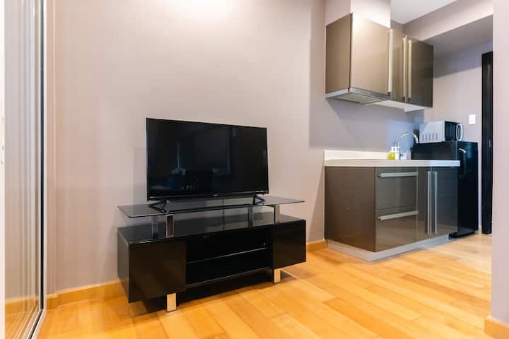 Milano 27th Floor! 100 Mbps, Netflix In Poblation! - Makati