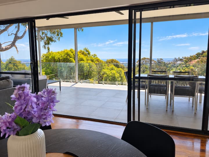 Perth Hills Retreat | City Views | Luxury Beds - 문더링