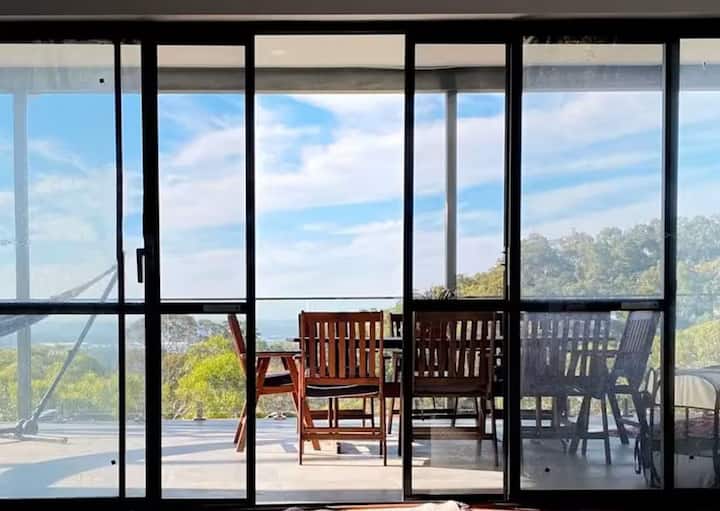 Hills Escape & City Views & Private Balcony - Greenmount