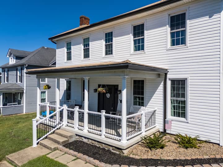 Charming Downtown Village Of Barboursville House - Barboursville, WV
