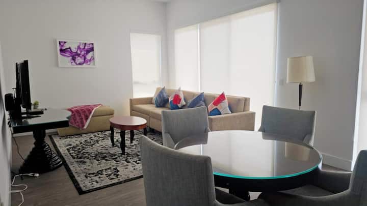 Cozy Modern Loft | Heart Of Culver City By Sony - Culver City, CA