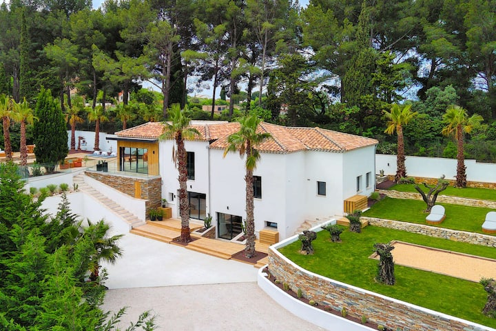 Villa Unique Cadre Idyllique - カシス