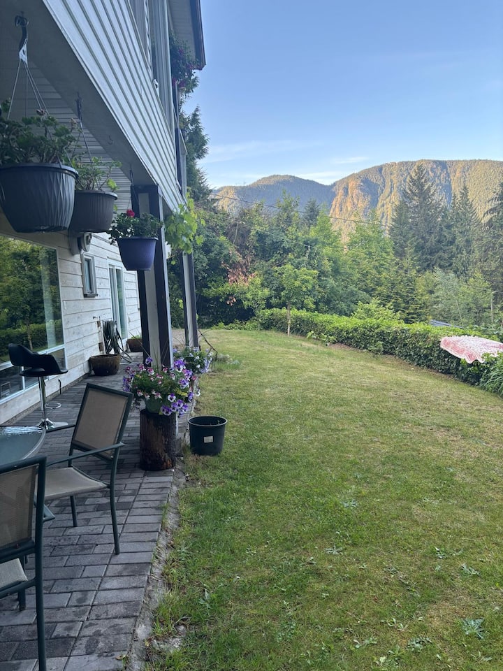 Ground-level 3 Bedroom Suite With Beautiful View - 西溫哥華