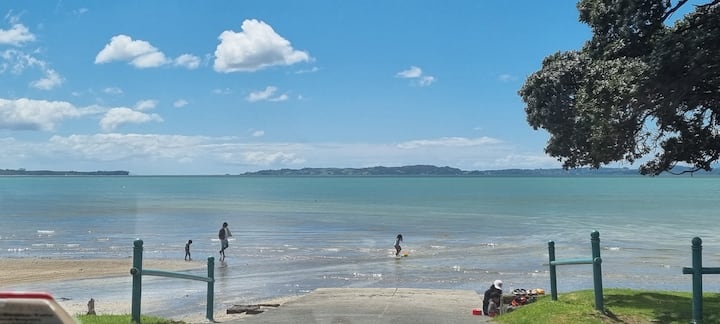 Home Away Home In Howick Beach East Auckland - Beachlands
