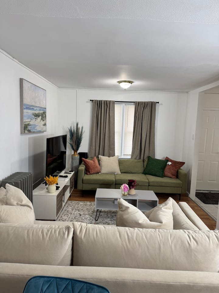 Julie's Cozy Haven - 2br - Roslyn, NY