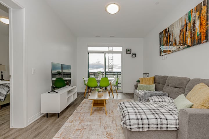 Modern Luxury Condo In Heart Of Oakville-2br/2ba - Oakville