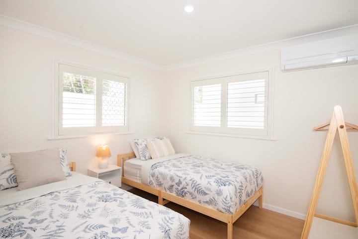 Cove At Redcliffe - Modern Coastal Hideaway - Margate, Australia