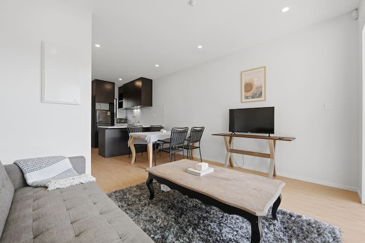 Lake Road Brand New Living 6 - Auckland