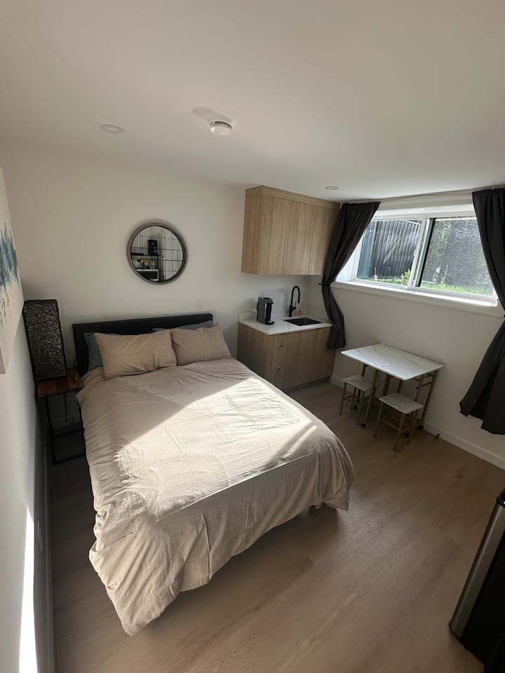 Pender Hideaway - Burnaby